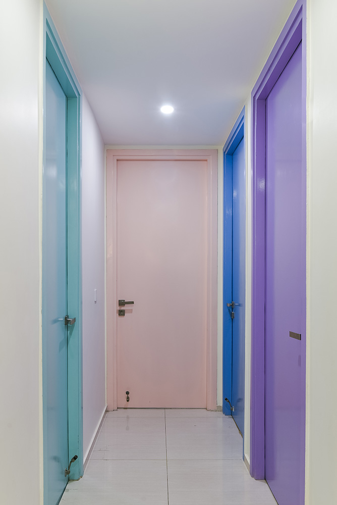 HOME-INTERIORS-COLOURFUL-CORRIDOR - AVGAI : AVGAI